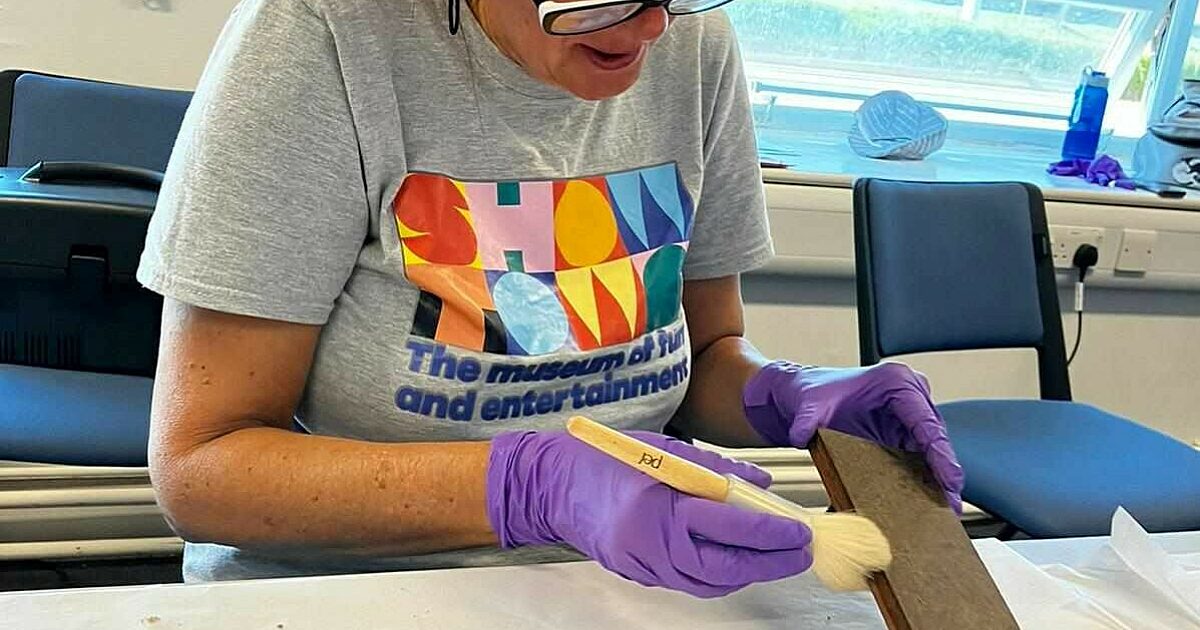 Showtown | Making the Museum: Operation object cleaning