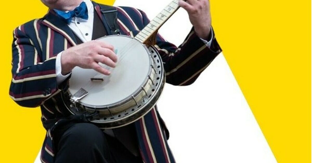 Showtown | Seaside Sing-a-long with Anthony Mason