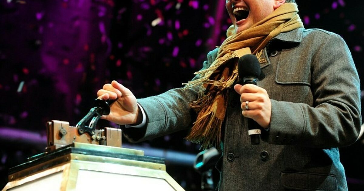 Showtown | Pull the Switch: History of the Illuminations Switch On