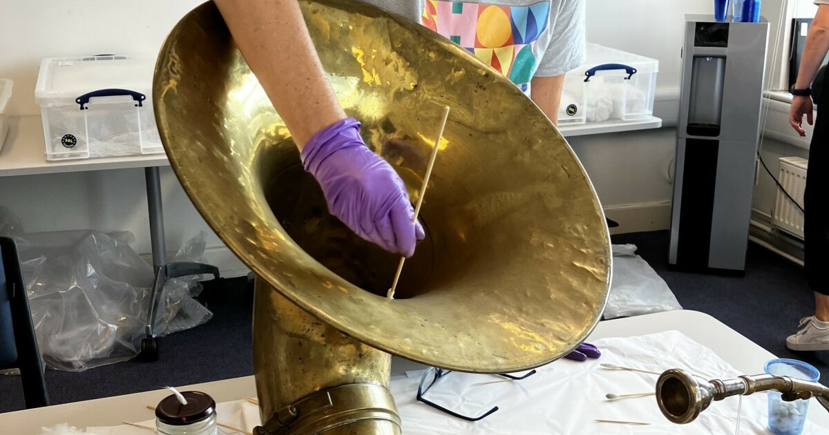 Showtown | Making the Museum: Operation object cleaning