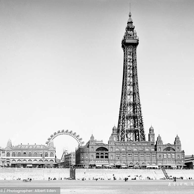 Showtown | Twilight Promenade Walking Tour