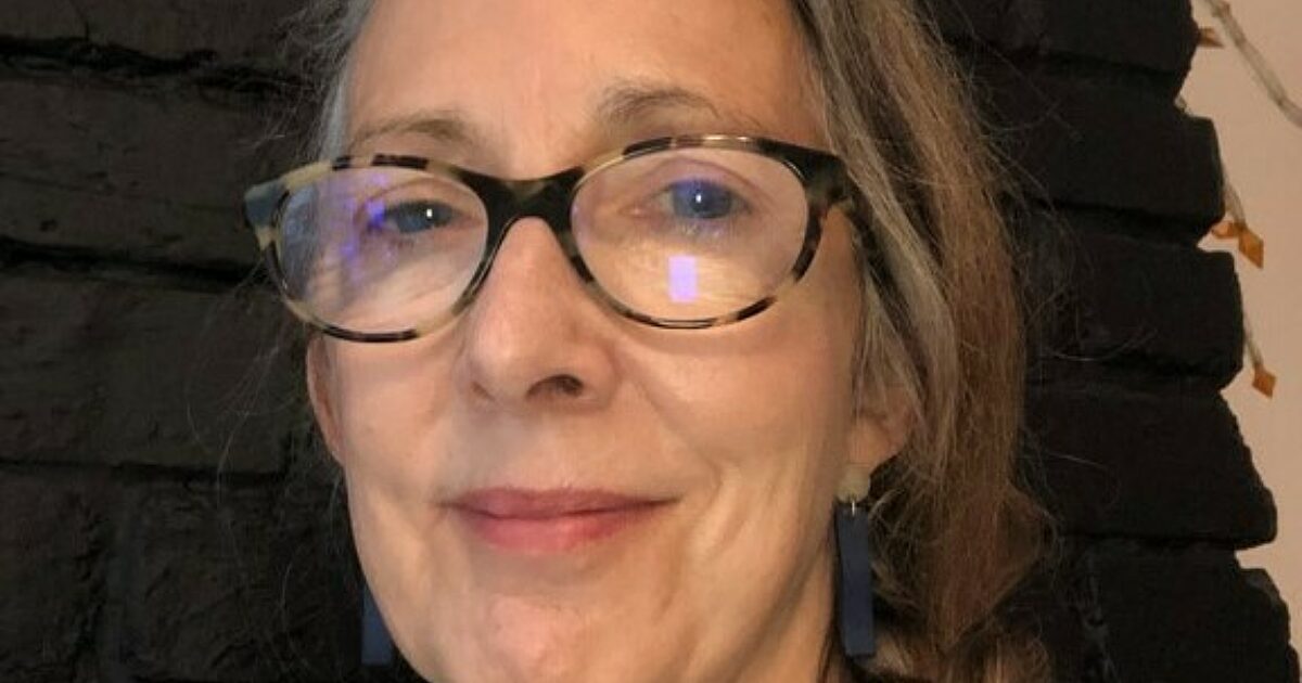 Showtown | In the Spotlight with Poppy Singer